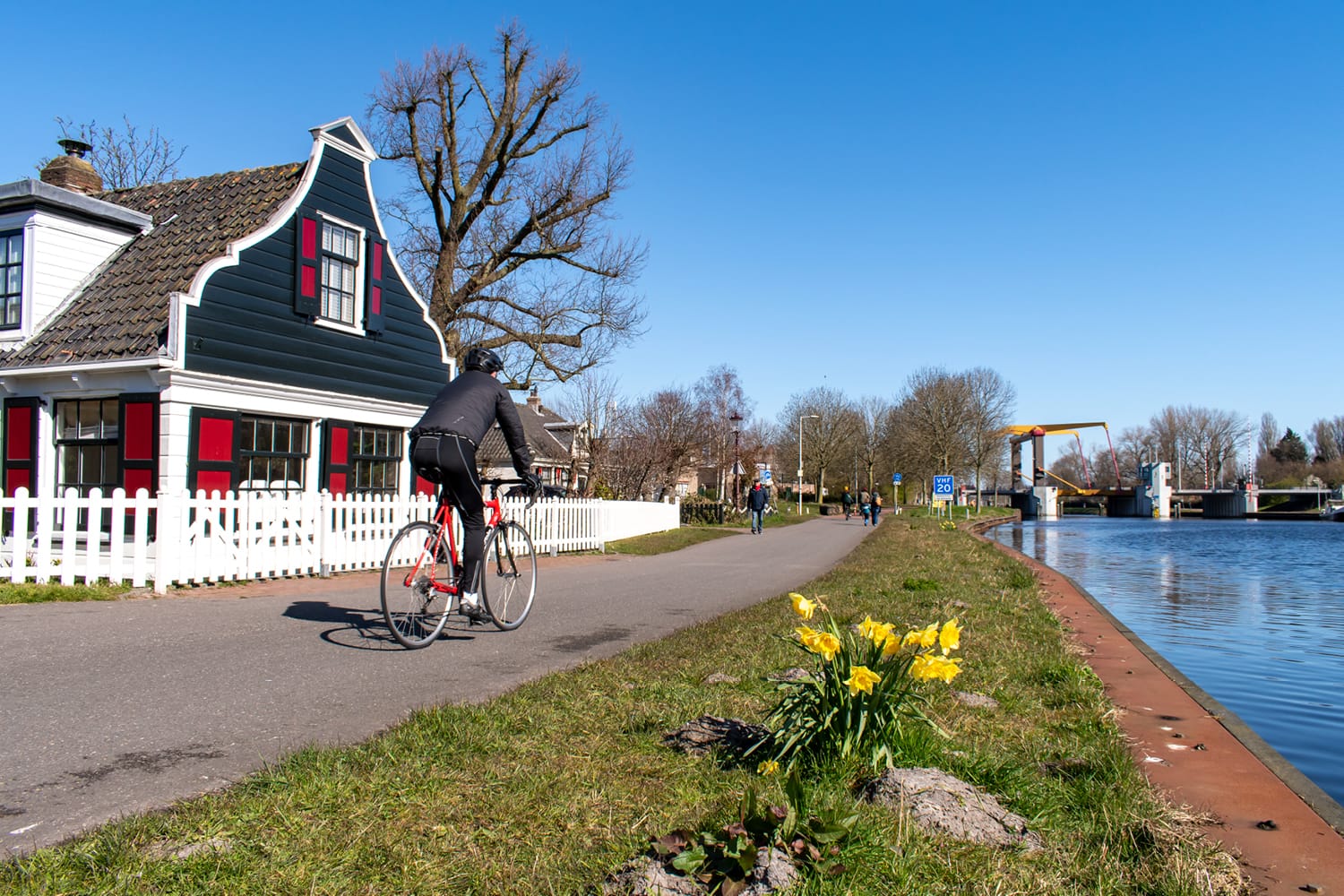 SWEETS hotel Amsterdam IJdoornlaanbrug | Hotel with windmill view
